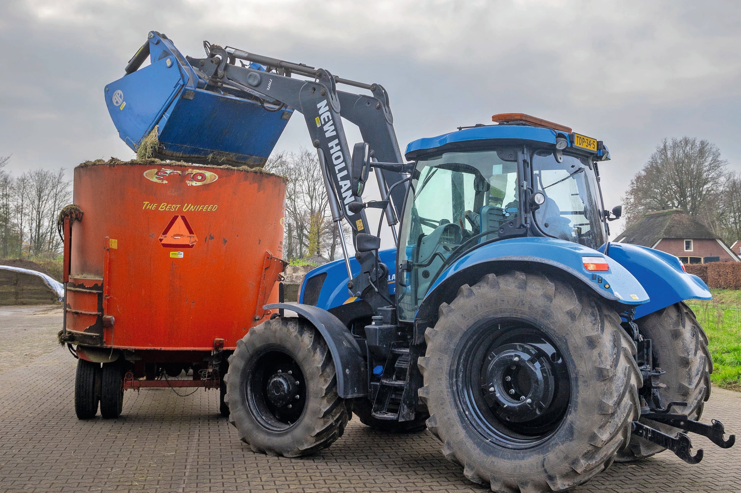 Bioboer Dennis Nijhof stuurt op hooi, omega’s en hoge melkproductie ...